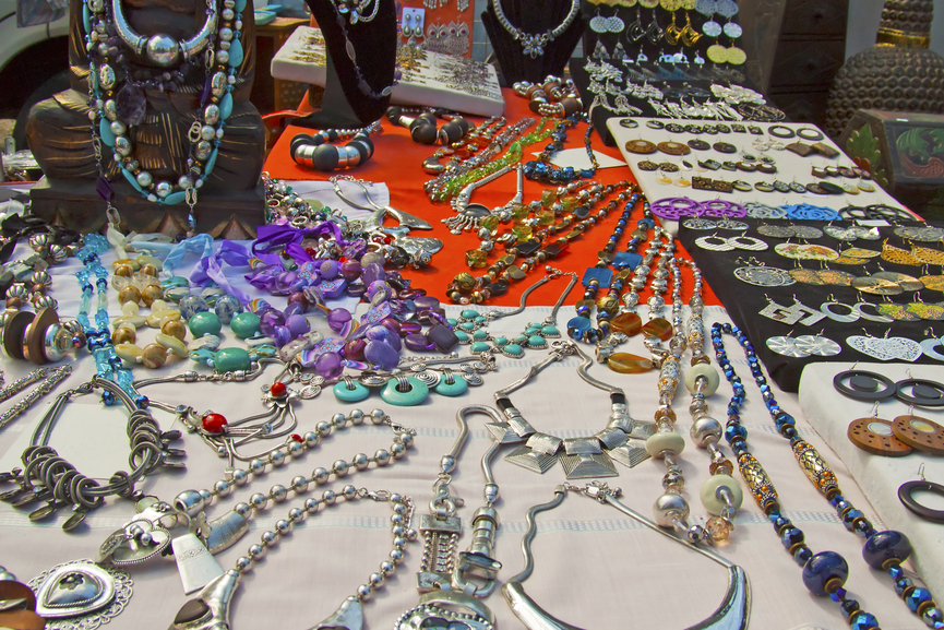 Top 5 Ways To Display Vintage Jewelry In The Spotlight - Coin Exchange NY