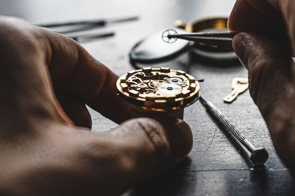 How Hybrid Mechanical Fluidic Technology Revolutionizes Watches - Coin ...